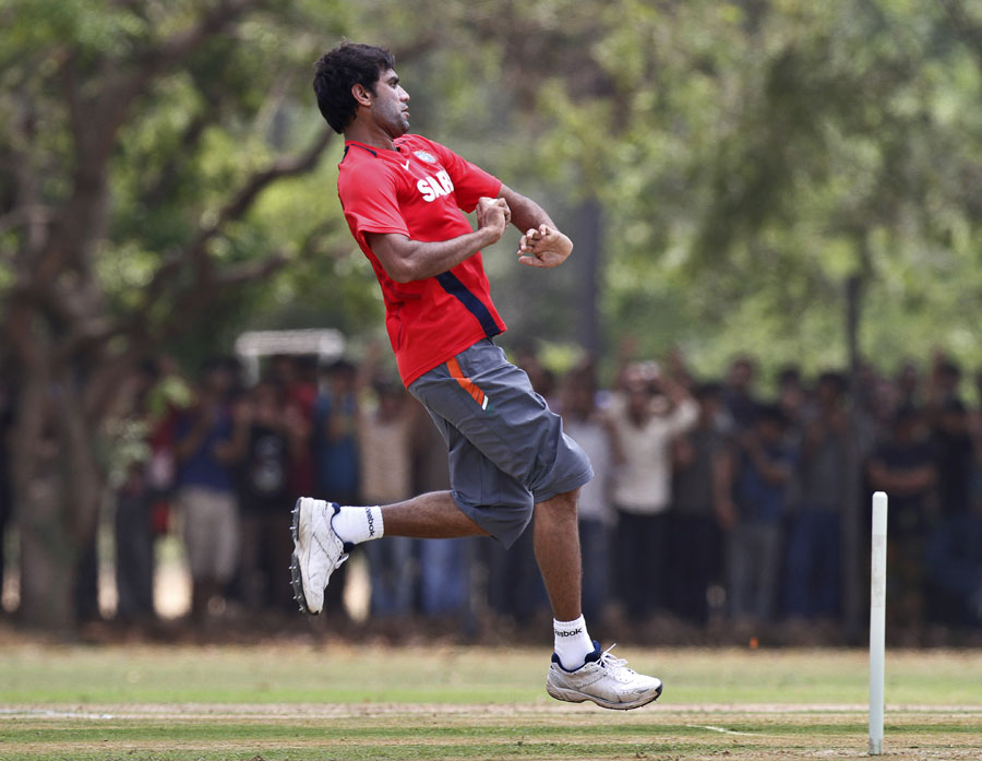 Munaf Patel Photos - Munaf Patel Photo Gallery | Veethi