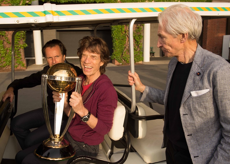 Mick Jagger with the World Cup trophy. : r/Cricket